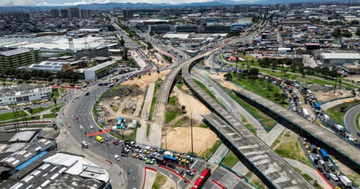Bogotá inicia la nueva Calle 13 con la implosión en Las Américas